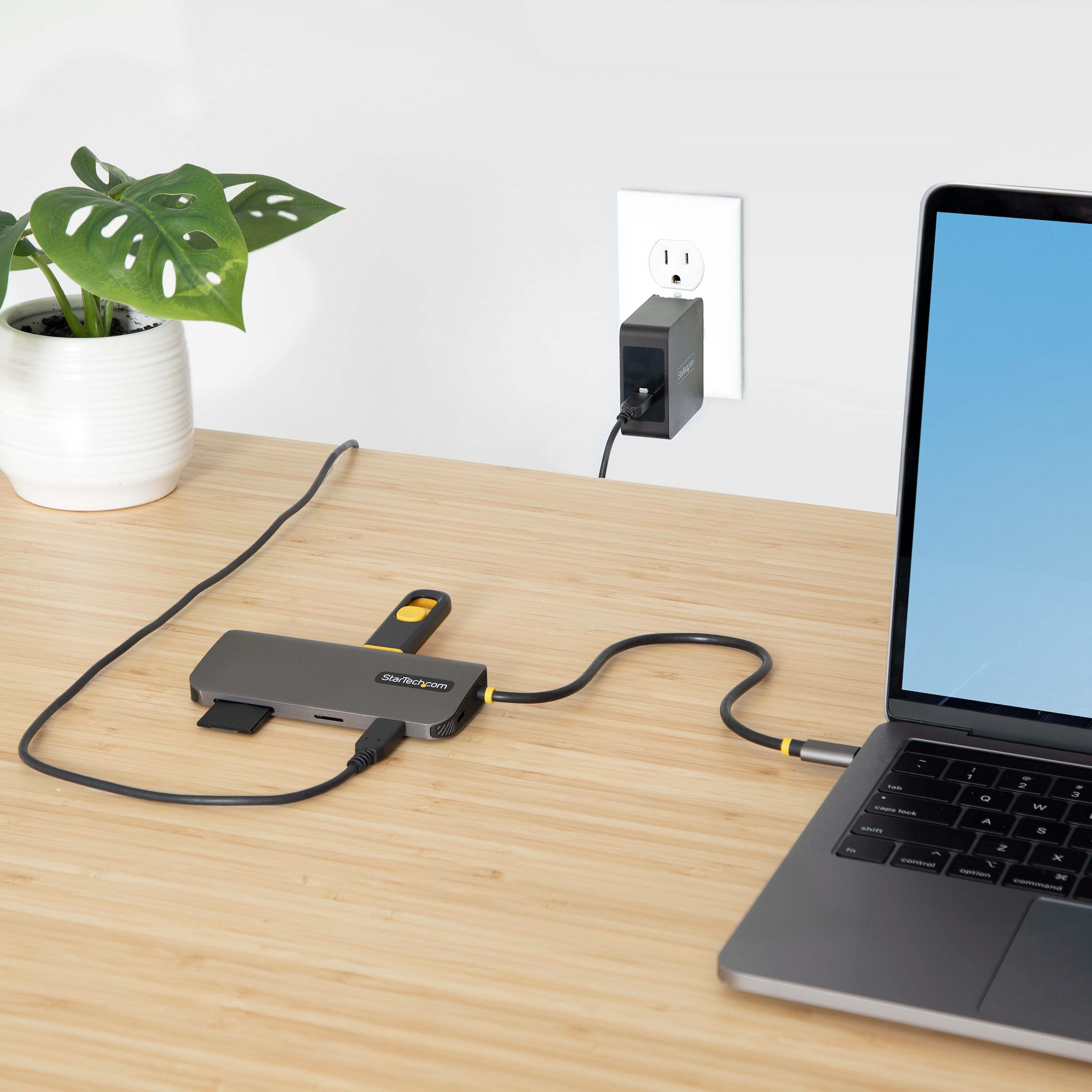 D StarTech USBC MULTIPORT ADAPTER 4K 60HZ